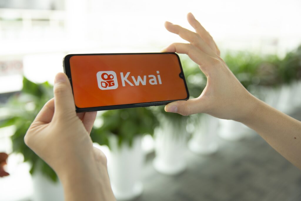 Kwai, aplicativo de vídeos curtos, promove lives com as Dibradoras e ...